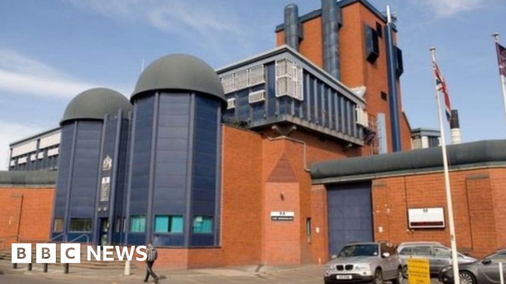 Six people have died at HMP Birmingham in 2018 - BBC News