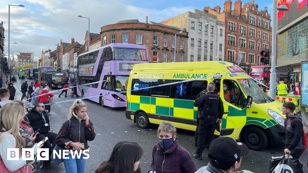 Nottingham: Two taken to hospital after city centre bus crash - BBC News