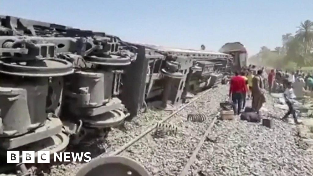 More than 30 killed in Egypt train crash