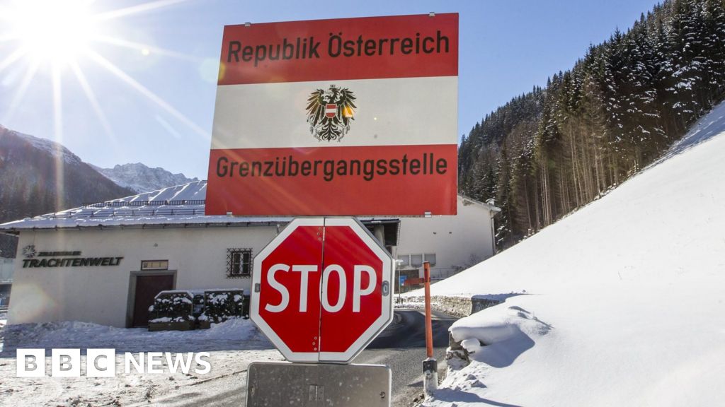 Migrant crisis: Austria's Plan B to cap influx of refugees - BBC News