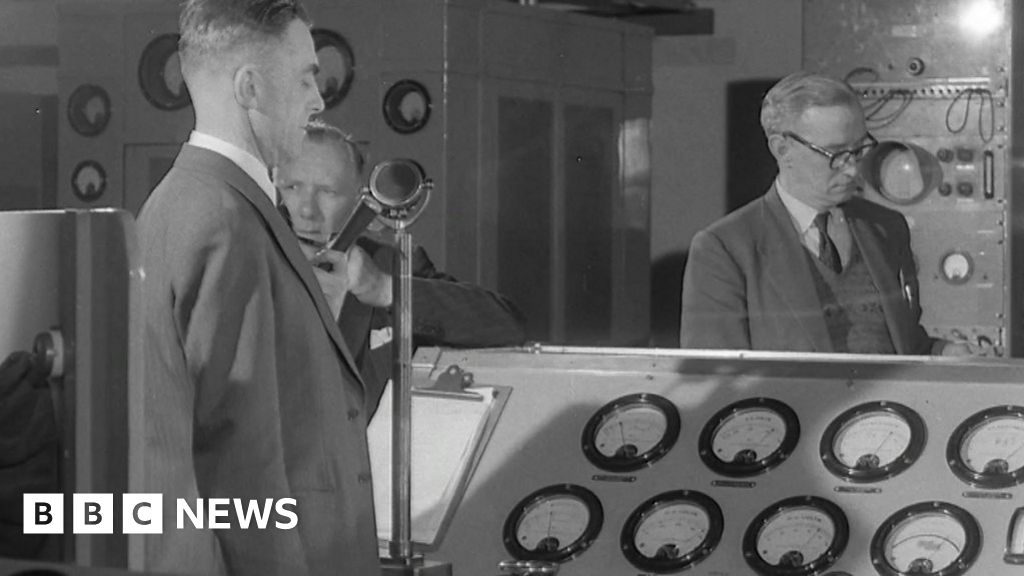 Crystal Palace transmitter: 'I'm a transmission tower geek' - BBC News