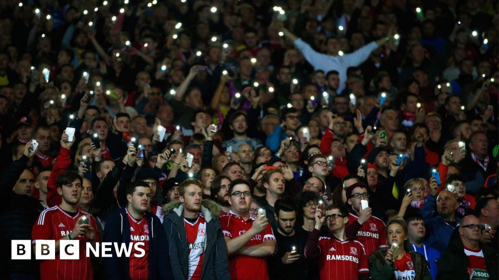 Middlesbrough fans shine a light in support of steel workers - BBC News