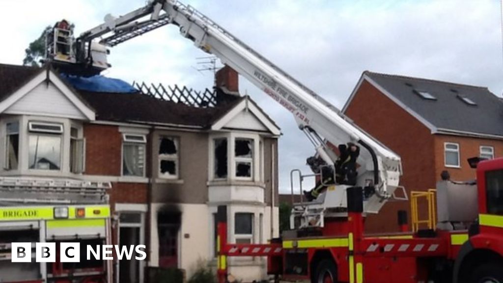 Five hurt in Swindon house fire - BBC News