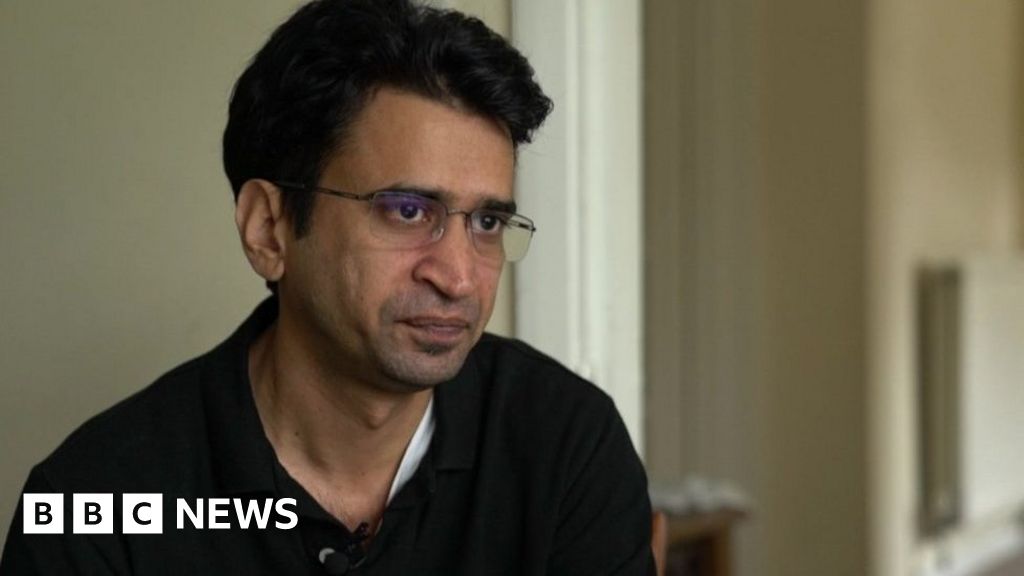 Pakistan blogger Aasim Saeed says he was tortured - BBC News