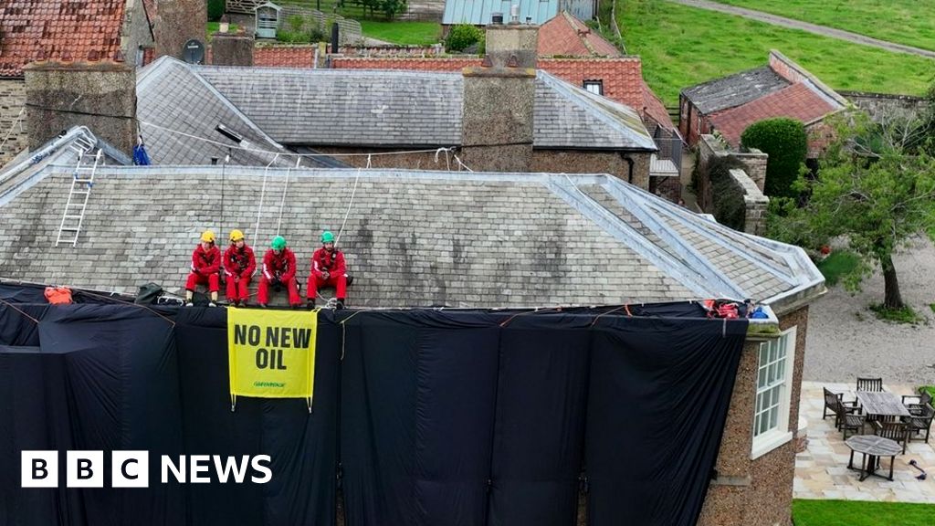 Rishi Sunak: Five bailed after Greenpeace protest at PM's home