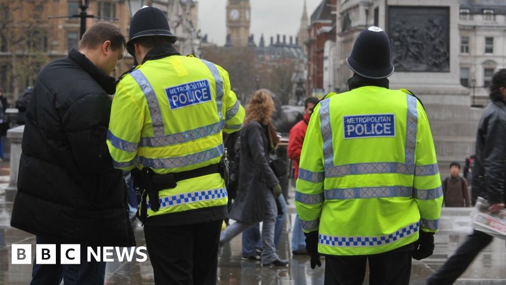 Met Police to 'prioritise visits for vulnerable victims' - BBC News