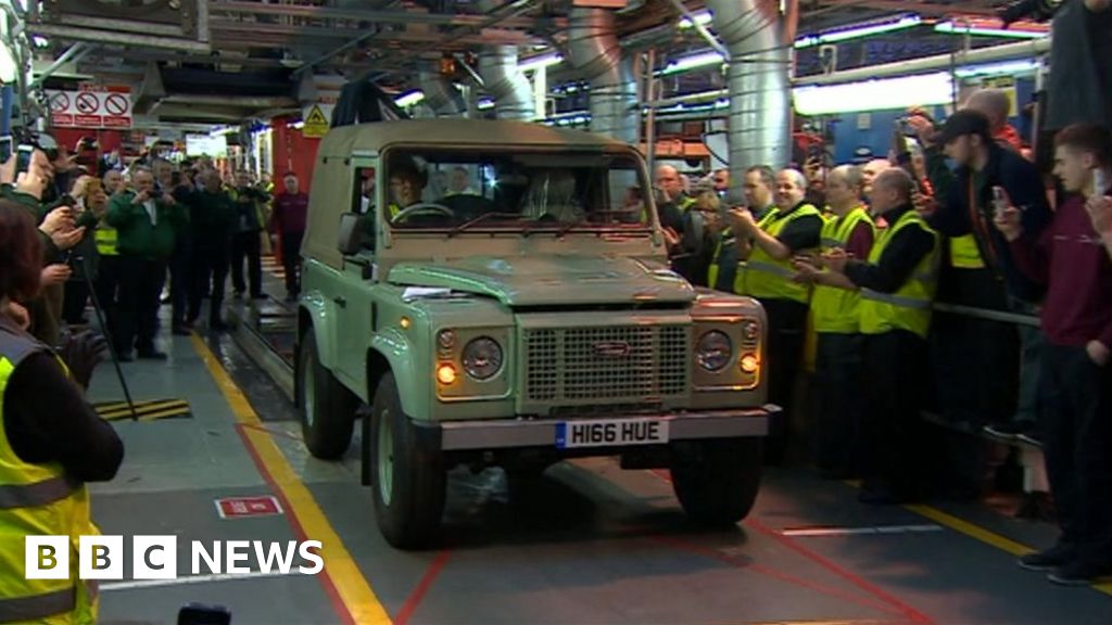Last of the great Defenders as production ends in Solihull - BBC News