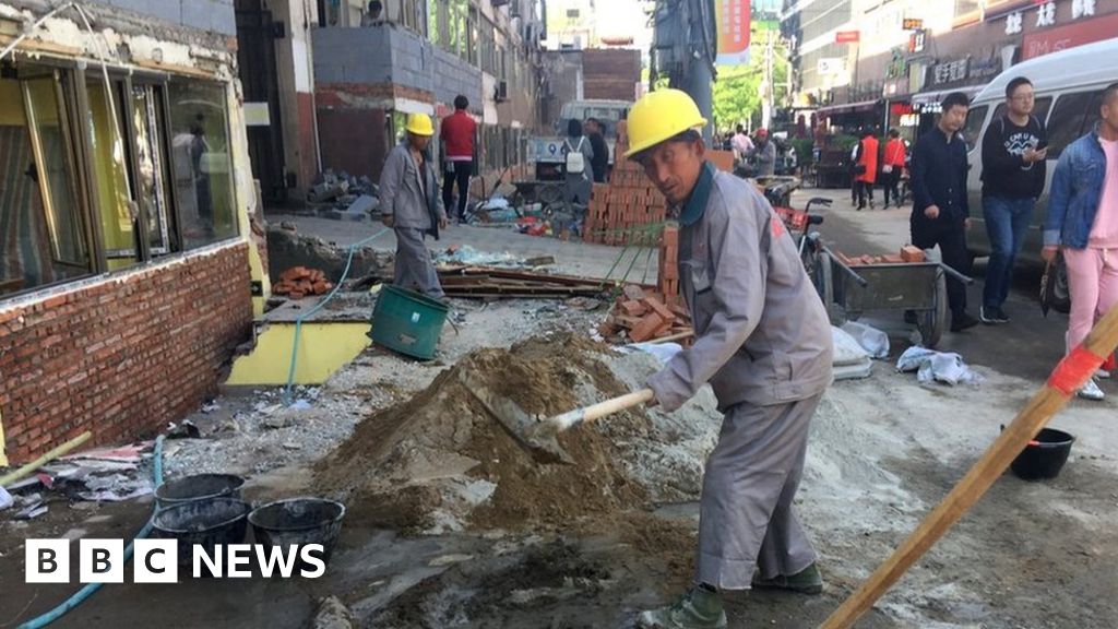 Beijing's unique street life under constant siege - BBC News