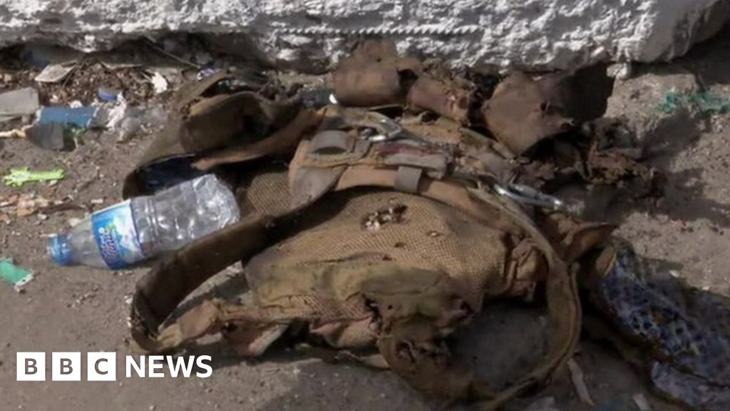 Market bomb attacks in Iraq capital - BBC News