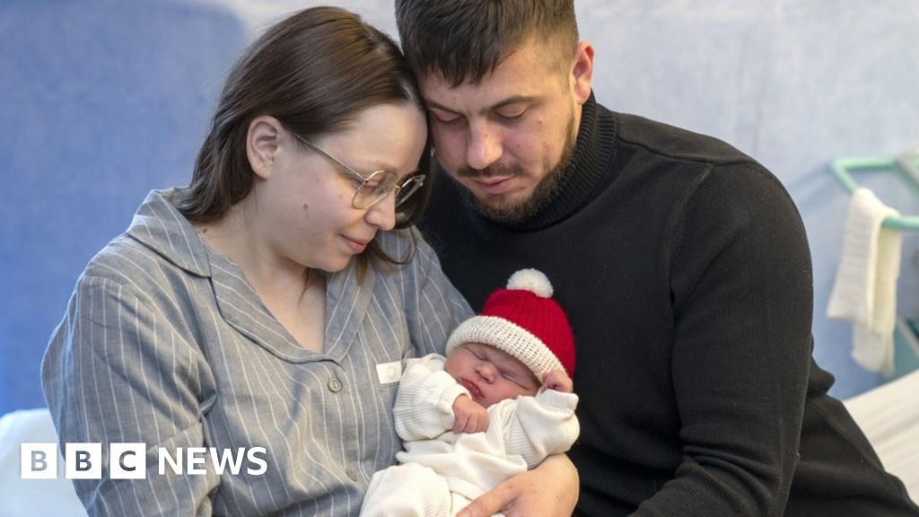 Christmas babies born across Scotland - BBC News