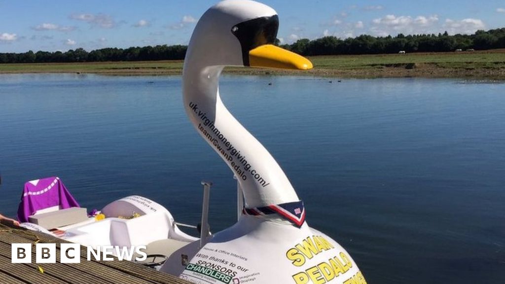 Scout leaders' Swan pedalo Thames challenge under way - BBC News
