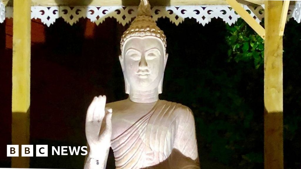 New Buddha statue for Thai temple in Edinburgh - BBC News