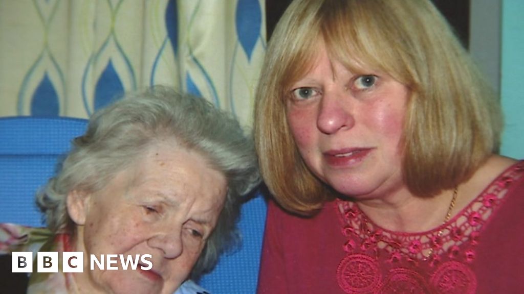 Dying woman's family witnessed Tawel Fan ward 'chaos' - BBC News