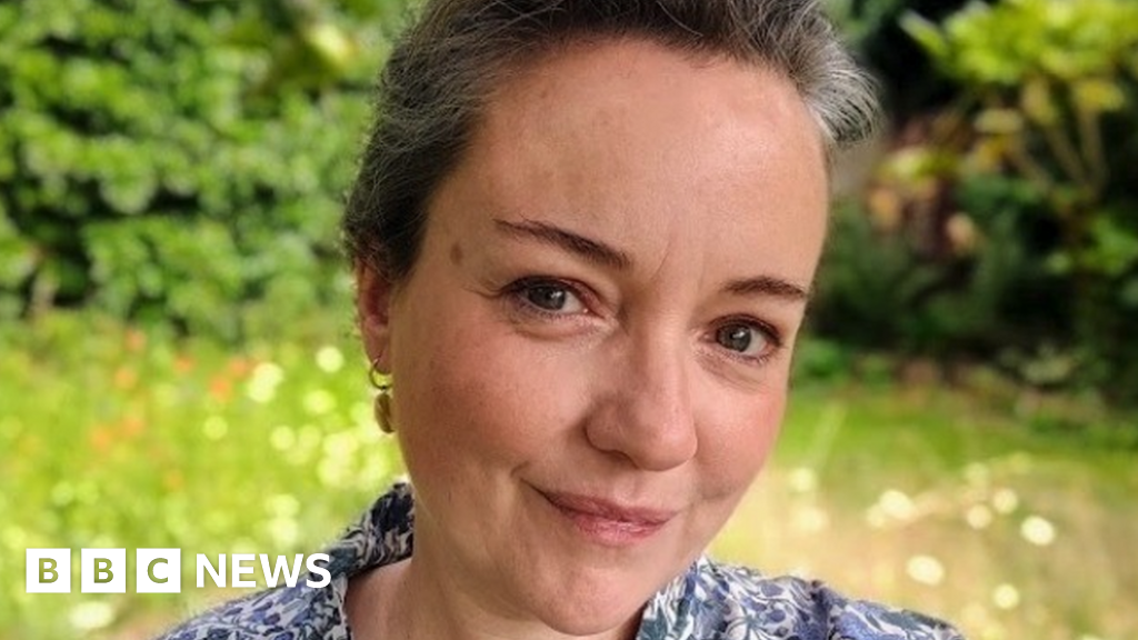 Shrewsbury animator turns knitting passion into Bafta nomination - BBC News