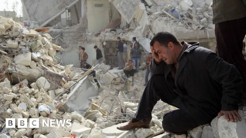 Aleppo in the eye of the storm as Syrian army seeks gains - BBC News