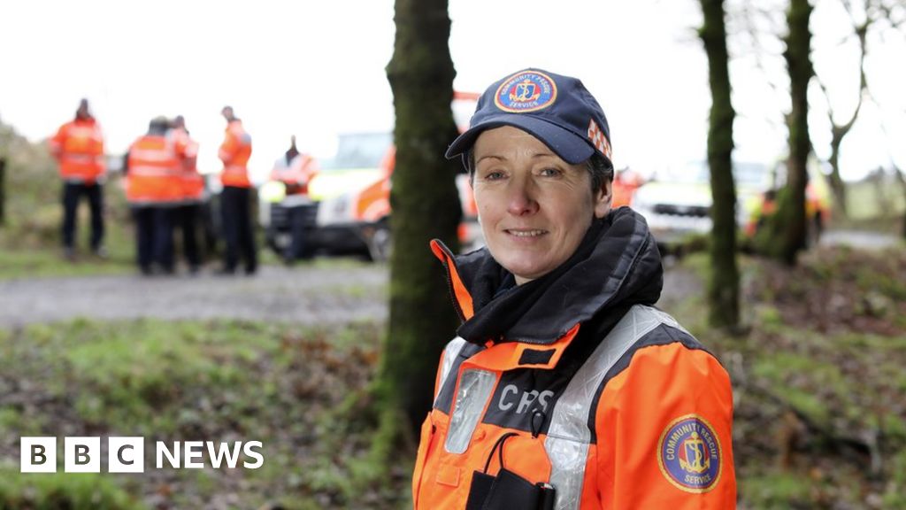 The Search: The people who look for the missing - BBC News