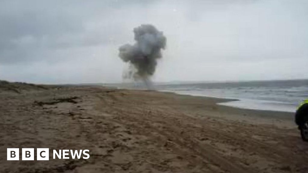 Bomb team detonates Studland Beach device