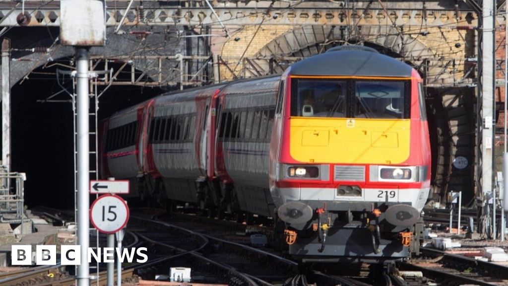 Virgin Trains East Coast staff balloted for strike action - BBC News