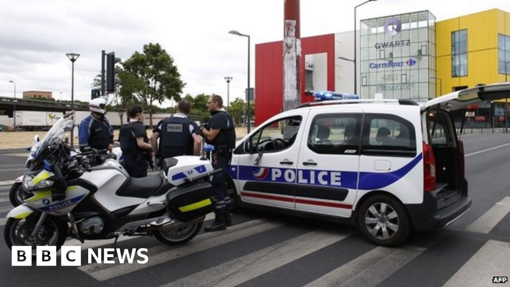 France: Manhunt after Primark 'attempted robbery' - BBC News