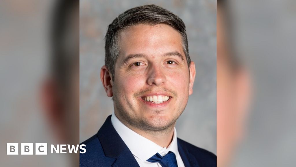 Southampton councillor Terry Streets: Tributes paid after death - BBC News