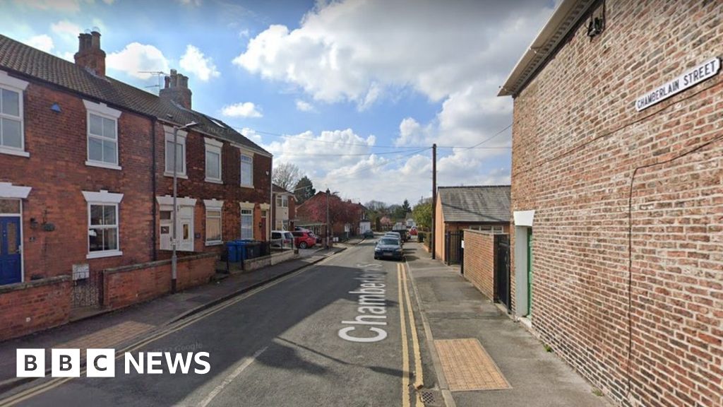Sutton-on-Hull: Man held after man stabbed in neck
