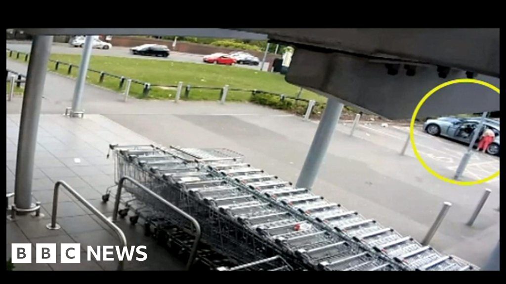 Gorton attempted carjacking: Father saves three-year-old son - BBC News