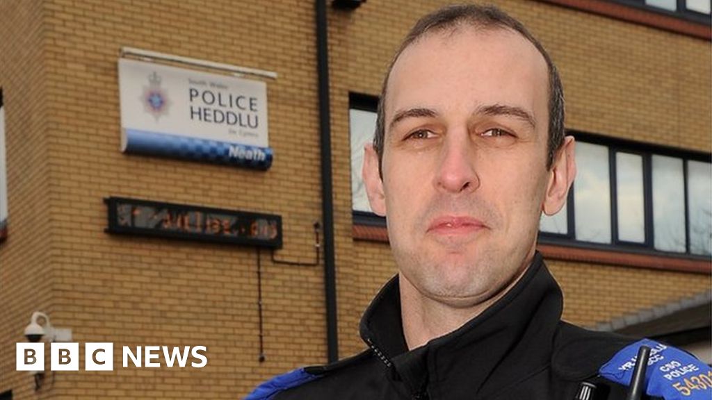 PCSO Stephen Lewis died avoiding potholes while cycling - BBC News