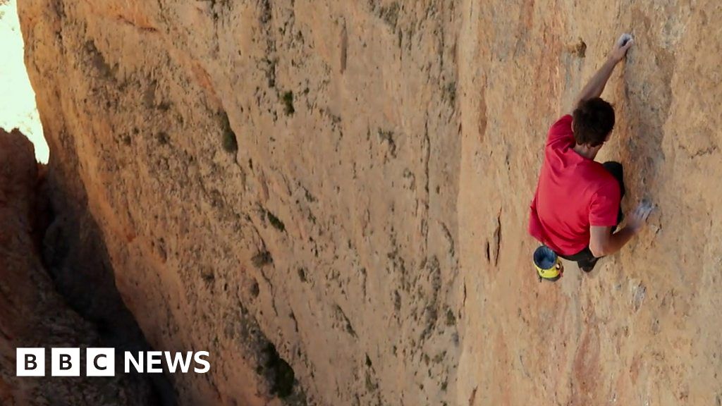 Coronavirus pandemic sees people turn to documentaries - BBC News