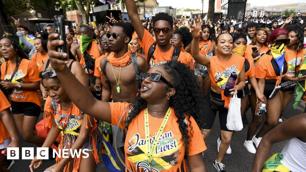 Notting Hill Carnival celebrates 75 years of Windrush - BBC News