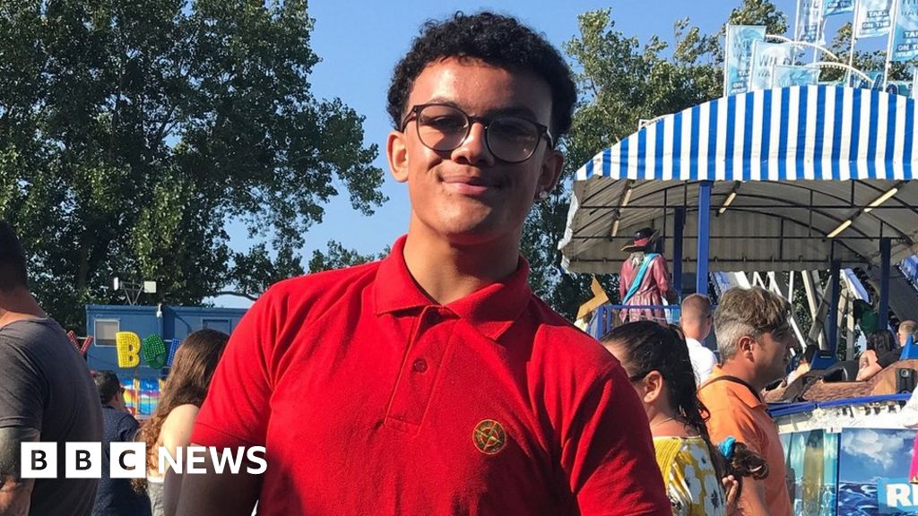 Ramarni Crosby: 'Happy kid' who died caught up in knife violence - BBC News