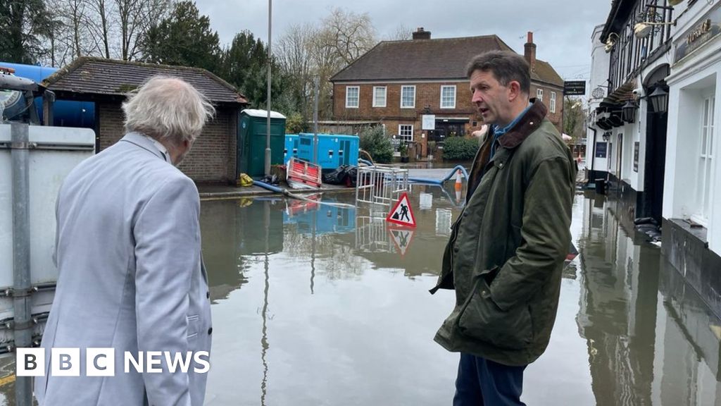 Thames Water called to act over Chalfont St Peter flooding - BBC News