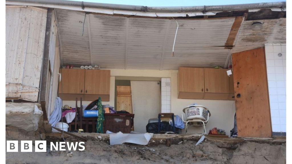 Hemsby cliff-top homes start to collapse - BBC News