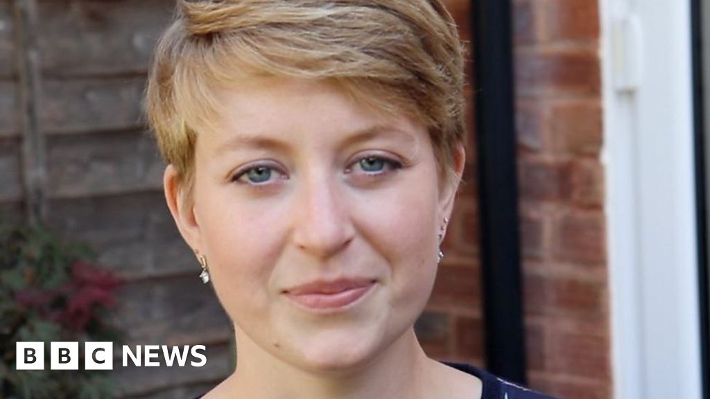 Leukaemia survivor Kate Stallard 'can't have children' - BBC News