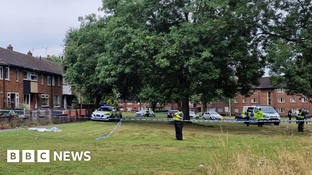 Scunthorpe stabbing: Boy held in attempted murder inquiry released