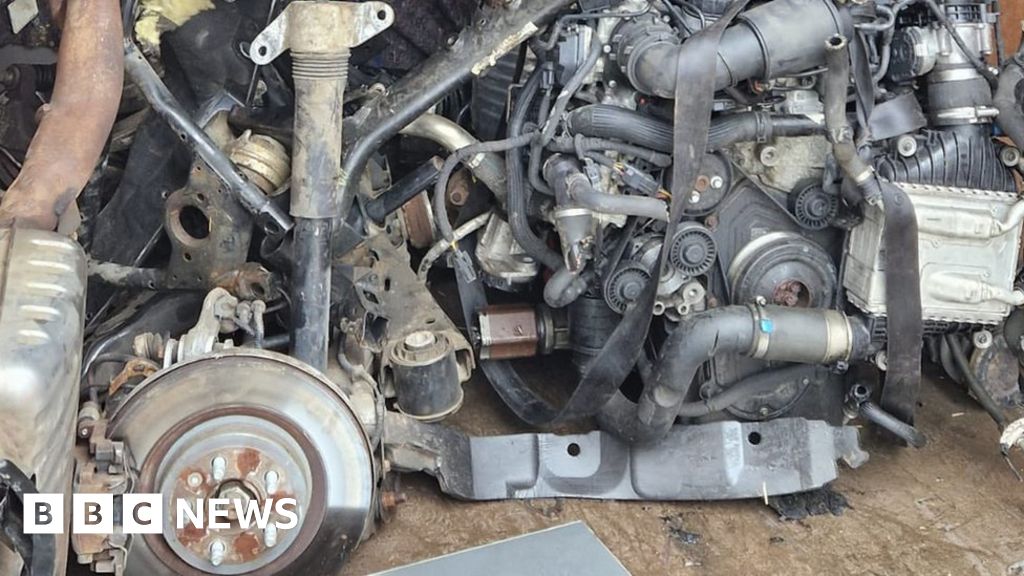 Stolen Land Rover found in bits during Northants van check - BBC News