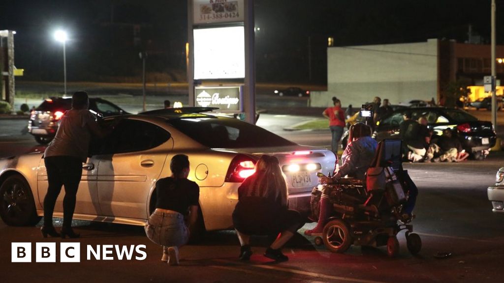 Gunfire at Ferguson protest marking Michael Brown killing - BBC News