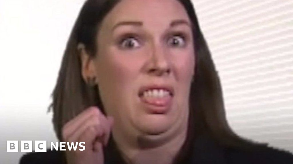 Viral fame for Brexit sign language interpreter - BBC News