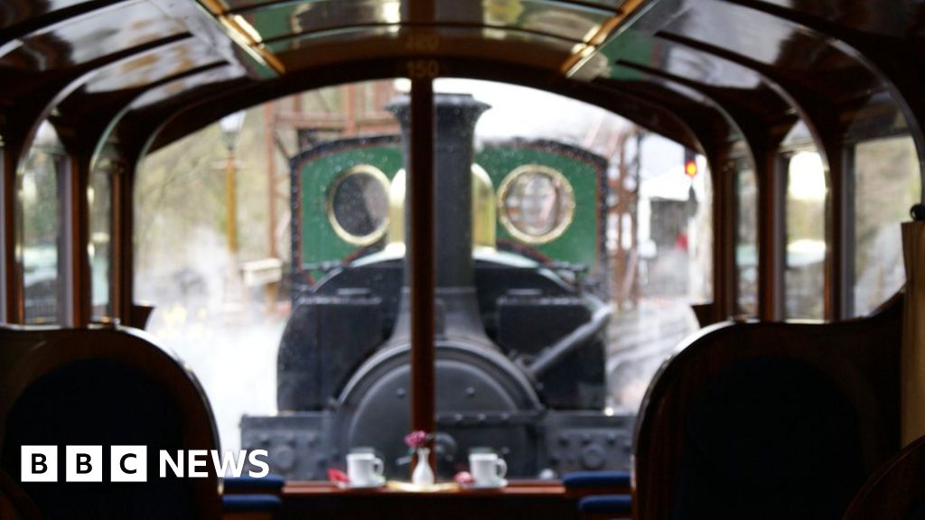 Ffestiniog Railway gets new £600,000 heritage train - BBC News