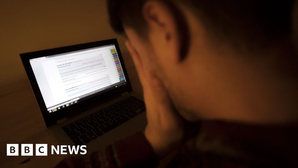 Child rapist's abuse image laptop 'returned by police' - BBC News