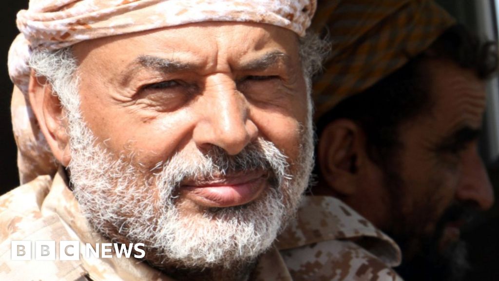 Yemen crisis: Army chief killed in missile strike on camp - BBC News