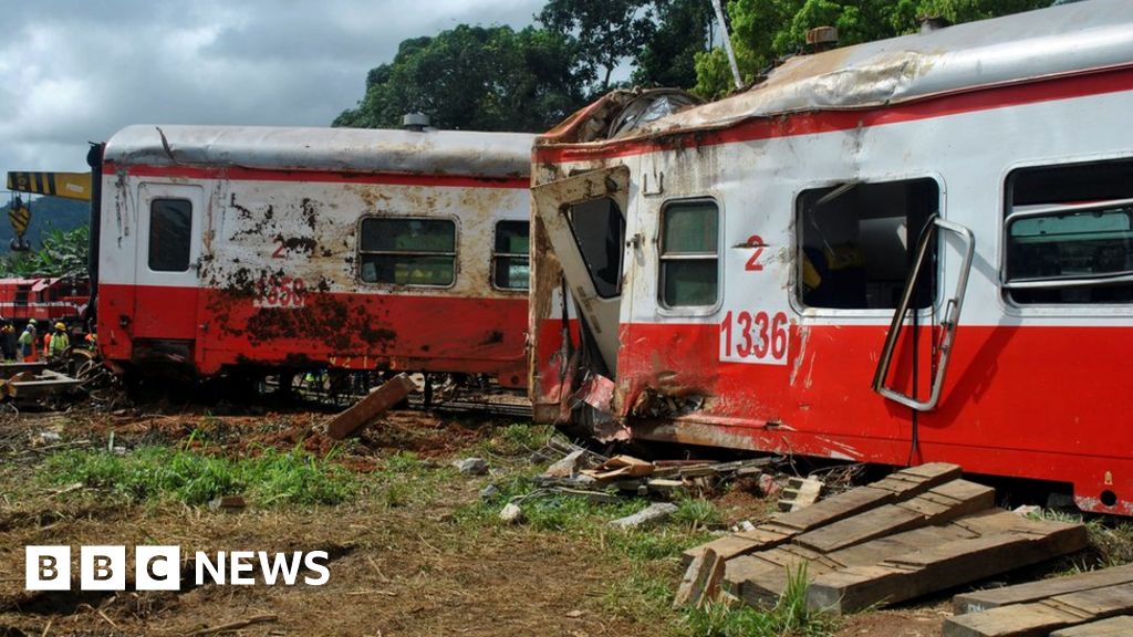 Cameroon crash train 'broke speed limit' - BBC News