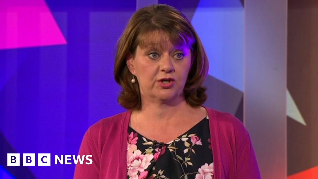 Leanne Wood has not lost authority says Dai Lloyd - BBC News