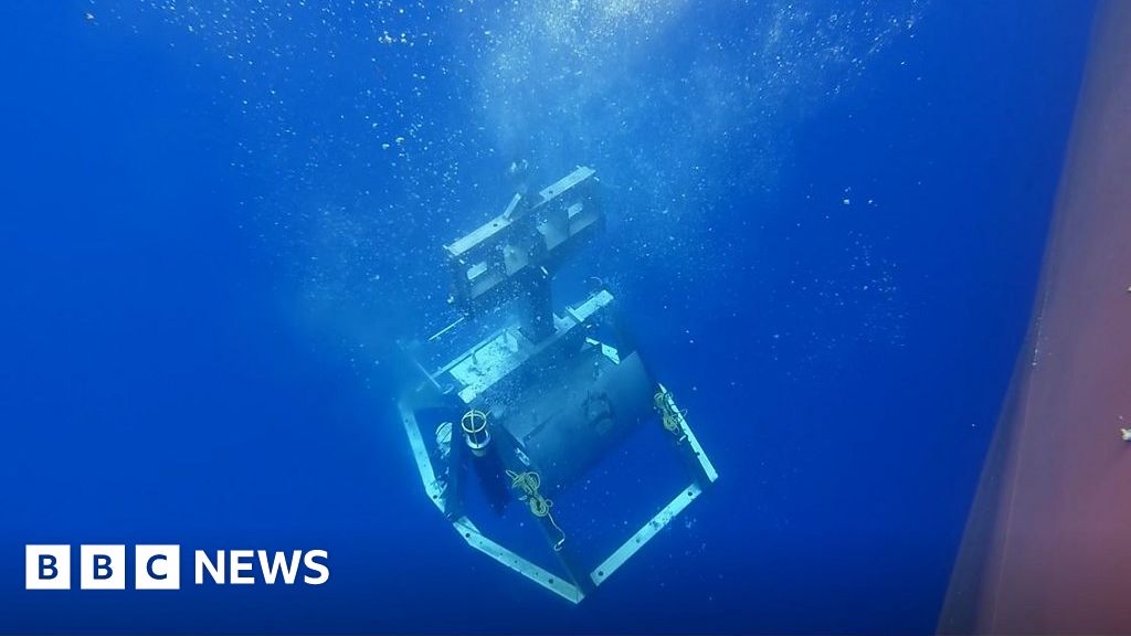 Deep sea mining to help make electric vehicles - BBC News