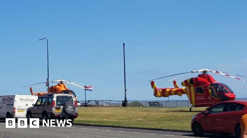 Clacton Pier: Girl dies and man critical after sea rescue - BBC News
