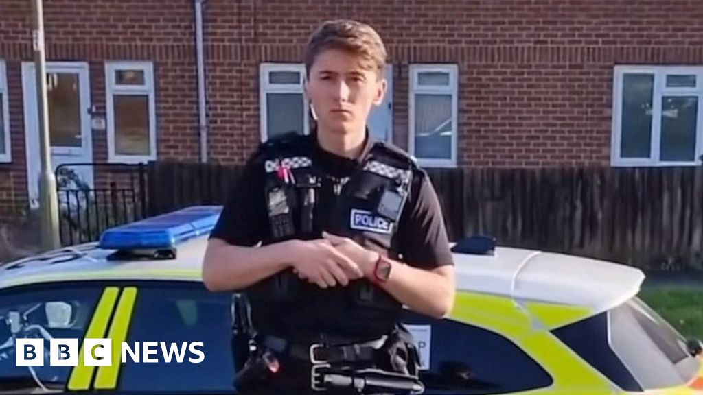 Thames Valley Police speak to officer caught throwing sandwich crusts ...