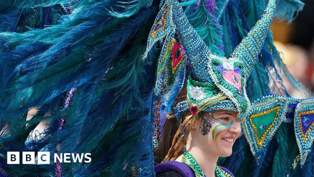 Scotland's sunny jubilee weekend ends with picnics and parties - BBC News