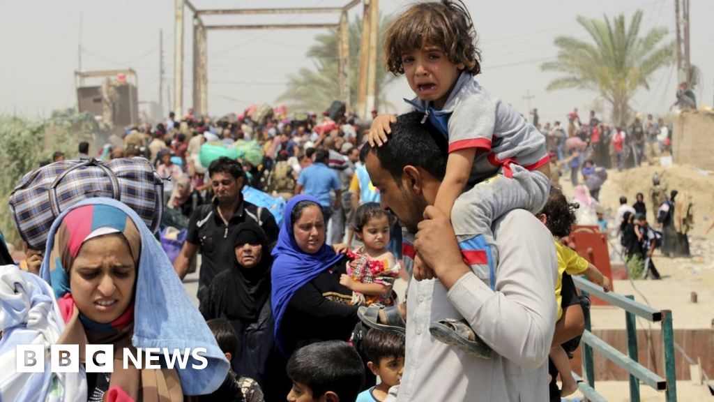 Islamic State conflict: Three million displaced in Iraq - BBC News