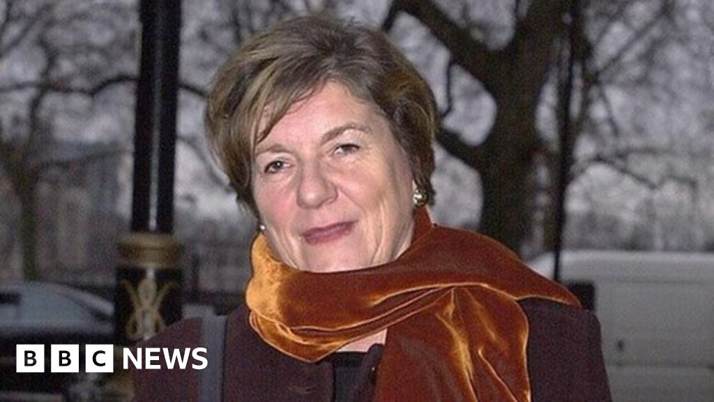Lady Tonge, ex-Lib Dem peer, considers joining Labour - BBC News