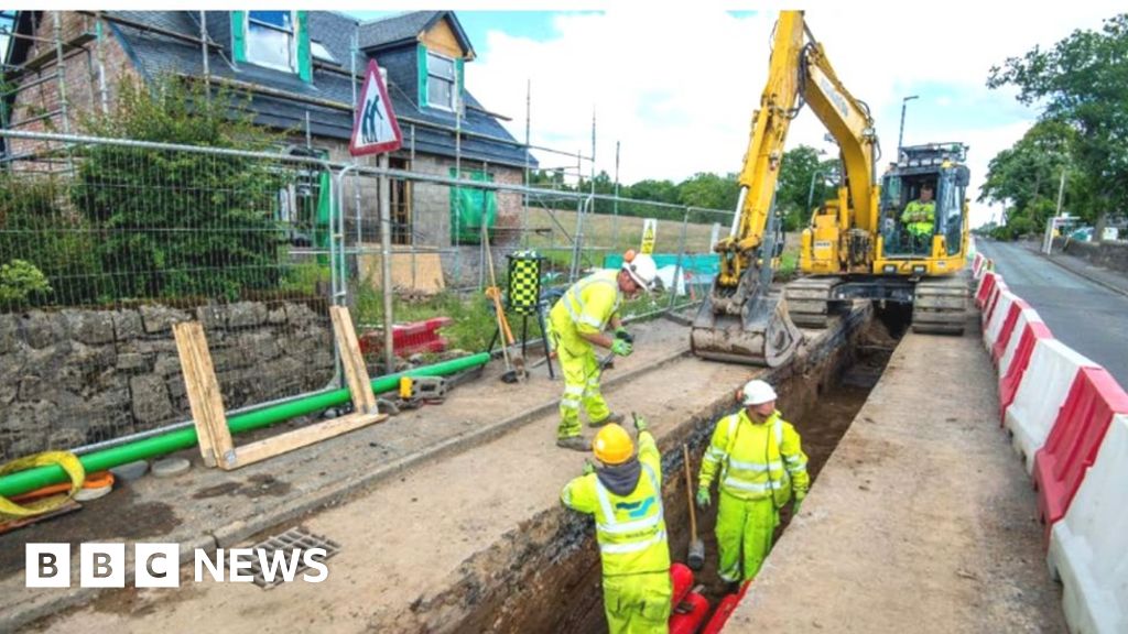 Jobs lost after civil engineer Roadbridge UK collapses - BBC News