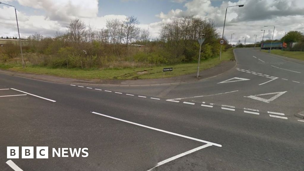 Celtic players involved in Cumbernauld car crash - BBC News